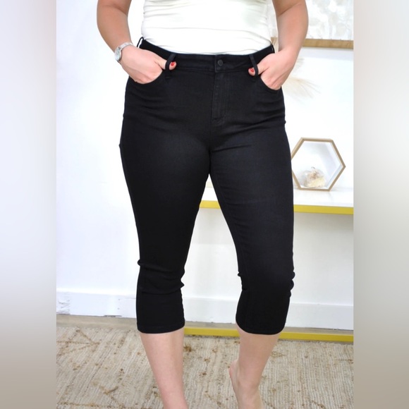 Judy Blue | Jeans | Nwt Judy Blue Mid Rise Black Skinny Capri Jeans ...